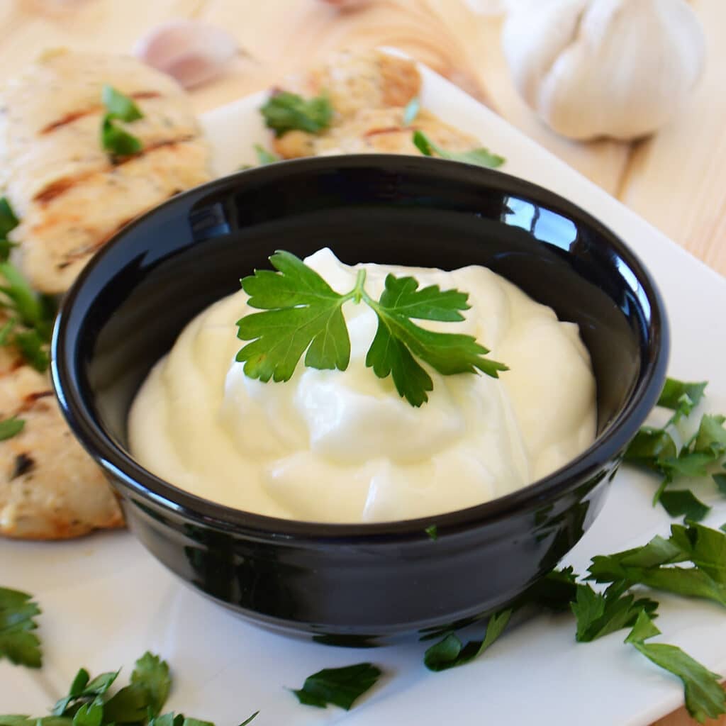 Lebanese Garlic sauce (toum) recipe - Amira's Pantry