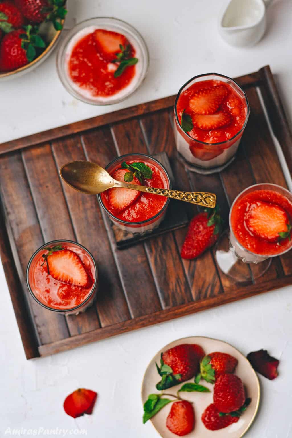 Easy Strawberry Cheesecake Cups (Absolutely Delicious) - Amira's Pantry