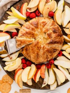 What to Serve with Baked Brie (20 Pairing Ideas) - Amira's Pantry