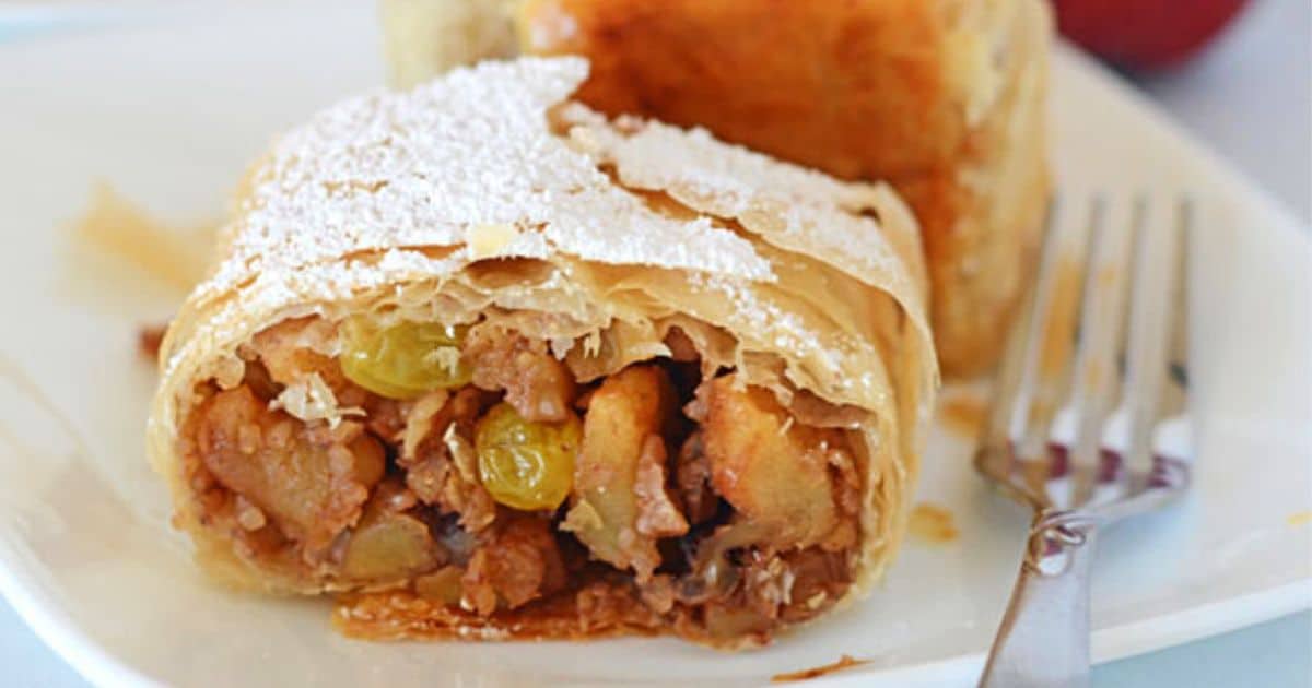 Easy Apple Strudel (With Phyllo Dough) - Amira's Pantry