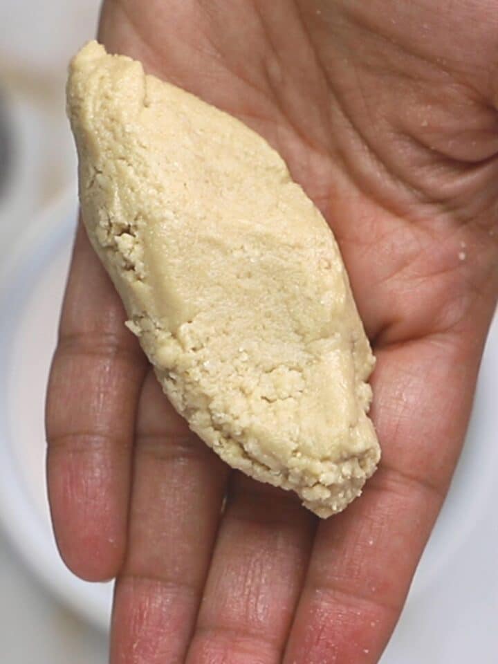 Best Tahini Recipe (Easy, Vegan and Super Creamy) - Amira's Pantry