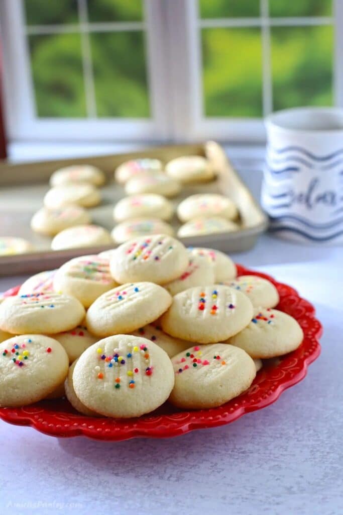 Whipped Shortbread Cookies (Easy Recipe) - Amira's Pantry