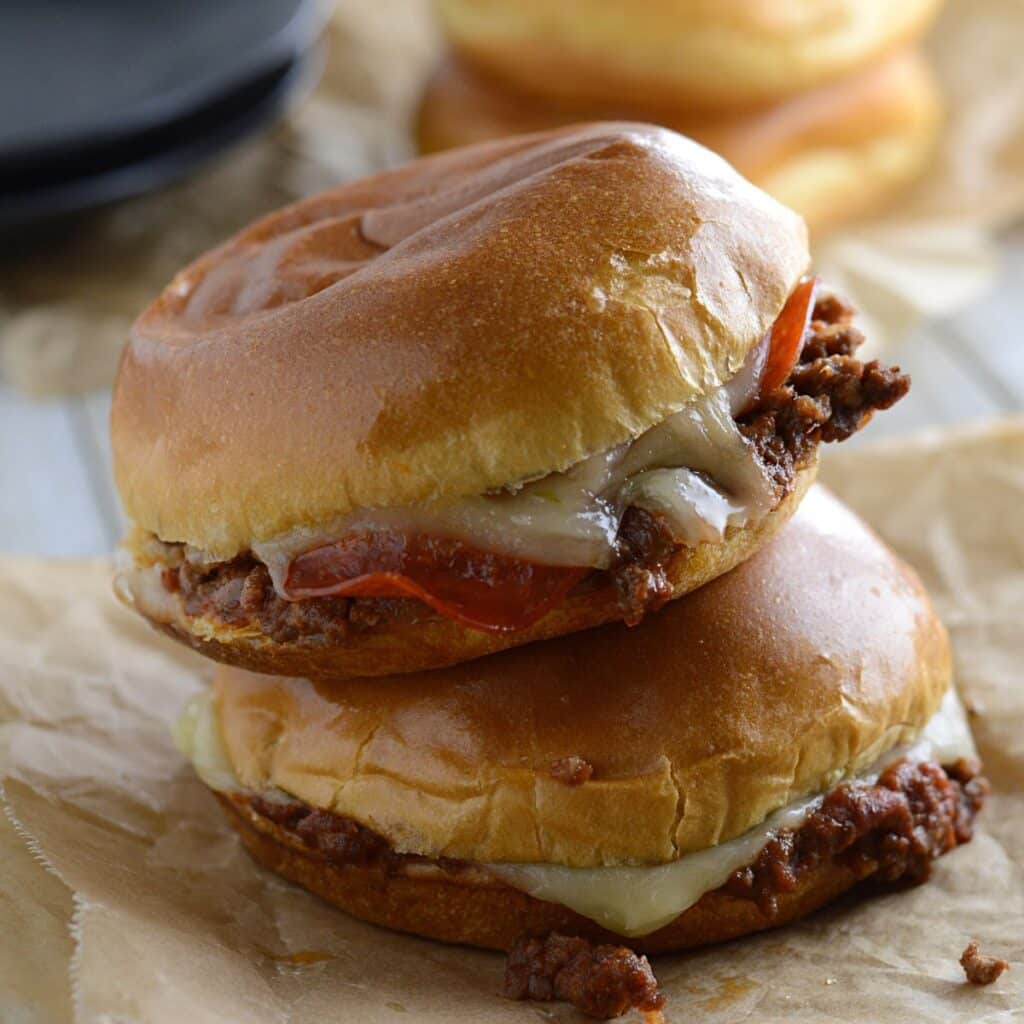 Easy Pizza Burger Recipe - Amira's Pantry