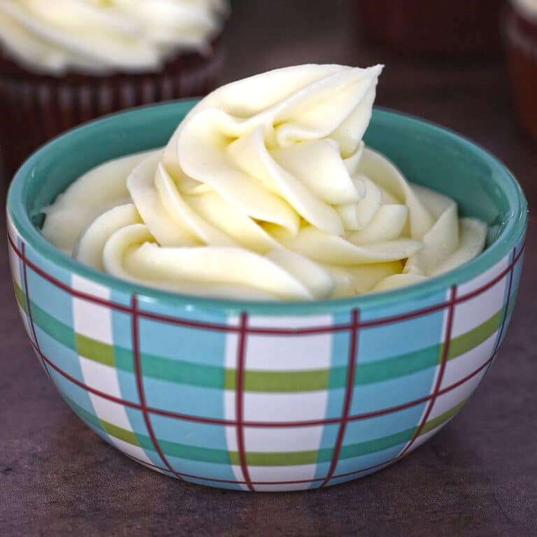 Chantilly Cream (French Whipped Cream Recipe) - Amira's Pantry