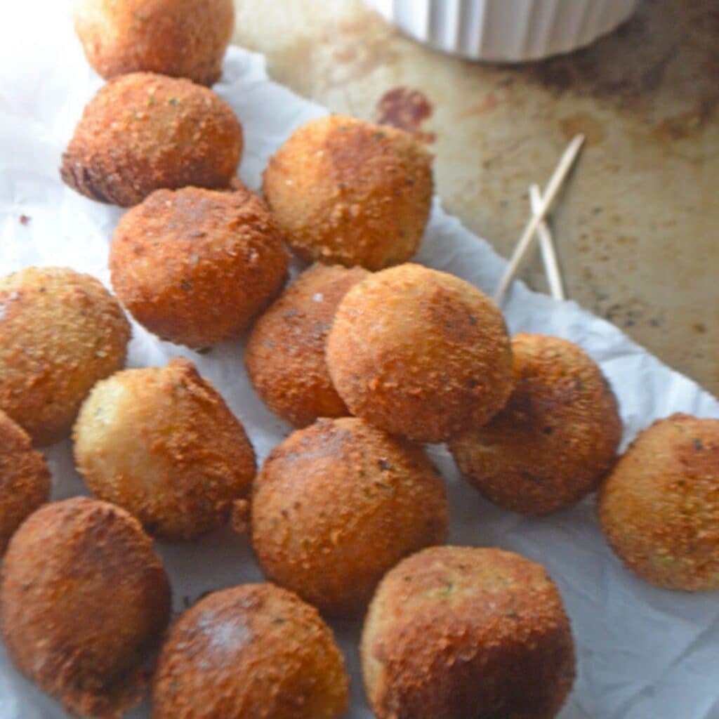 Stuffed Bread Balls (Easy Cheesy Recipe) - Amira's Pantry