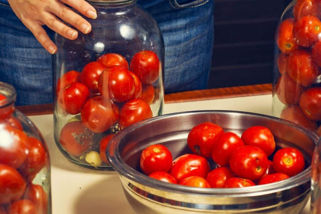How to Store Fresh Tomatoes (So They Stay Flavorful) - Amira's Pantry
