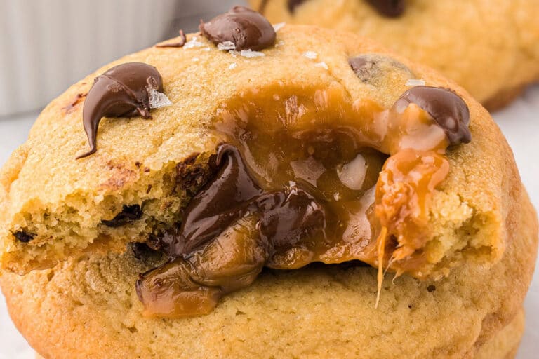 Best Chewy Caramel Chocolate Chip Cookies Recipe - Amira's Pantry