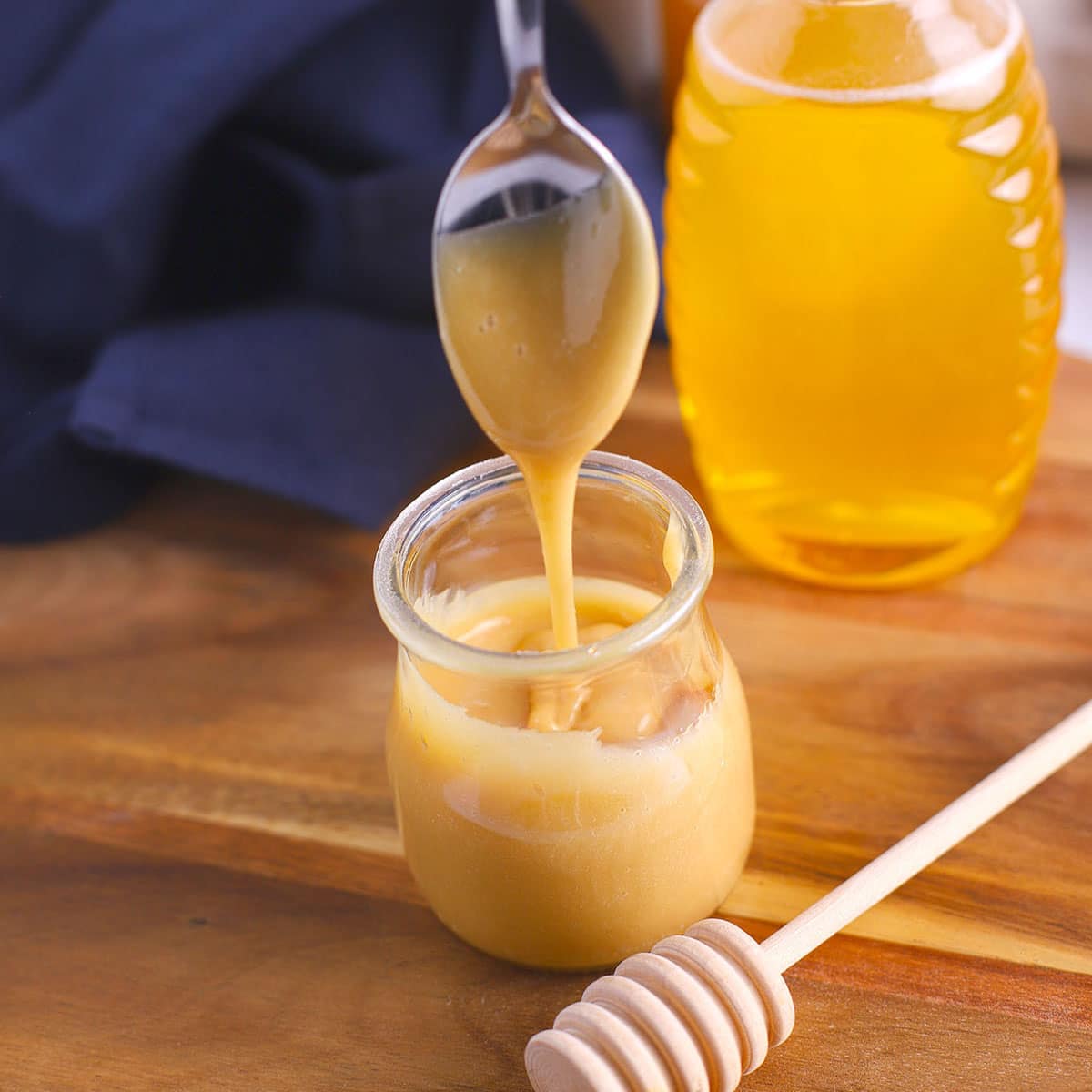 Whipped Honey (Homemade, Delicious Creamed Honey) - Amira's Pantry