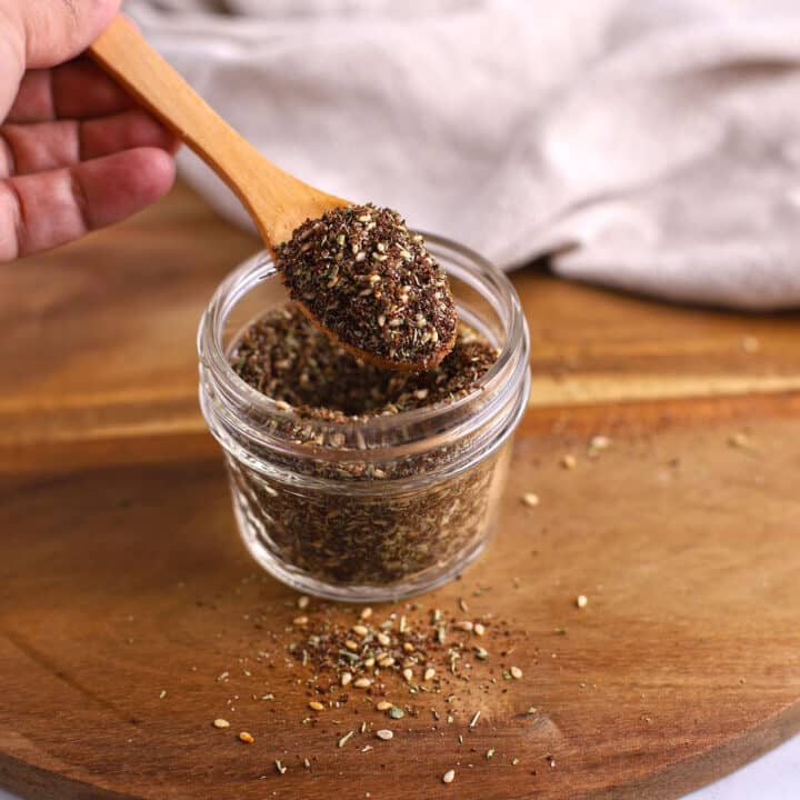Homemade Za'atar Recipe (Middle Eastern Spice Blend) - Amira's Pantry