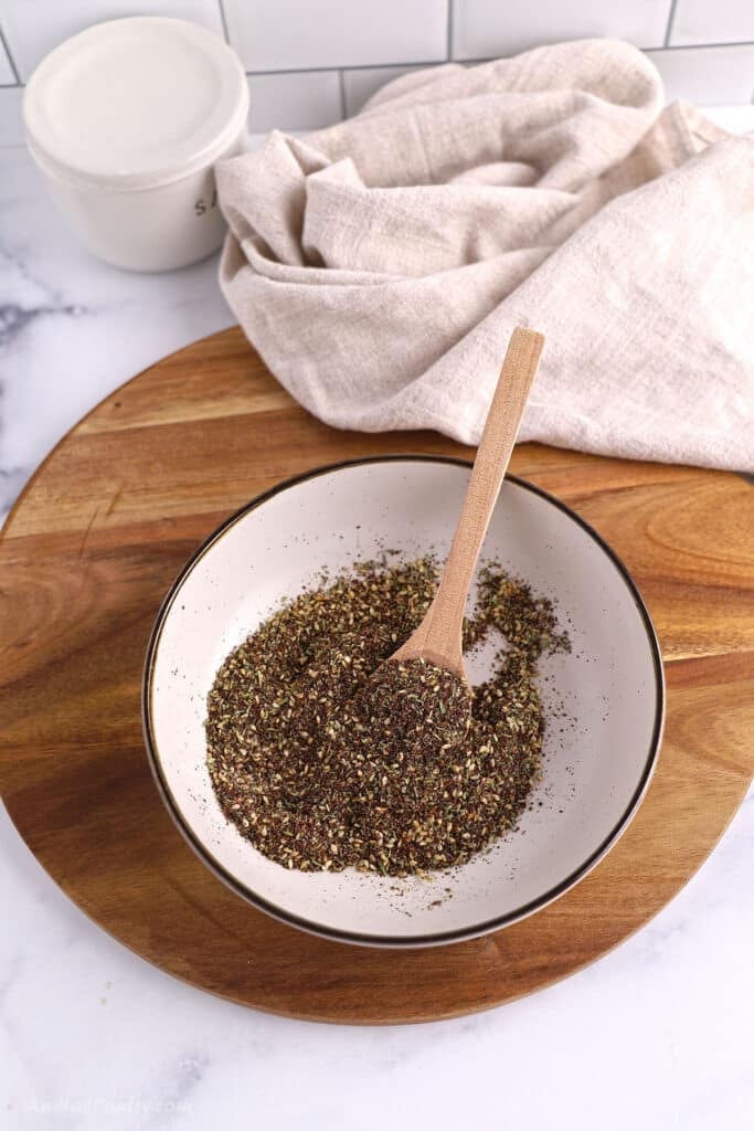 Homemade Za'atar Recipe (Middle Eastern Spice Blend) - Amira's Pantry