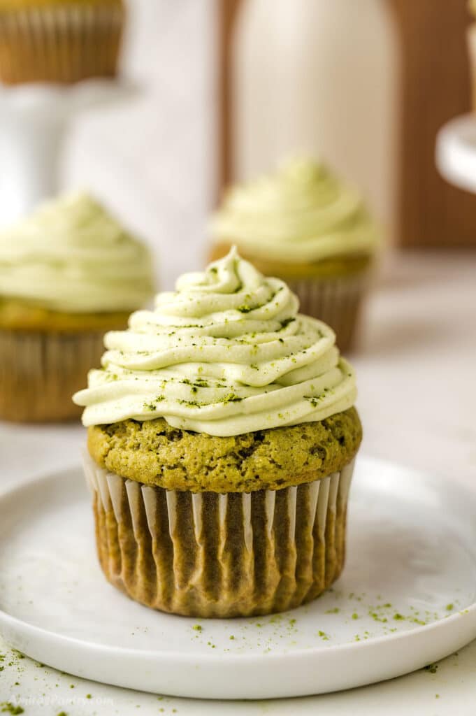 Fluffy Matcha Green Tea Cupcakes (Easy Recipe) - Amira's Pantry