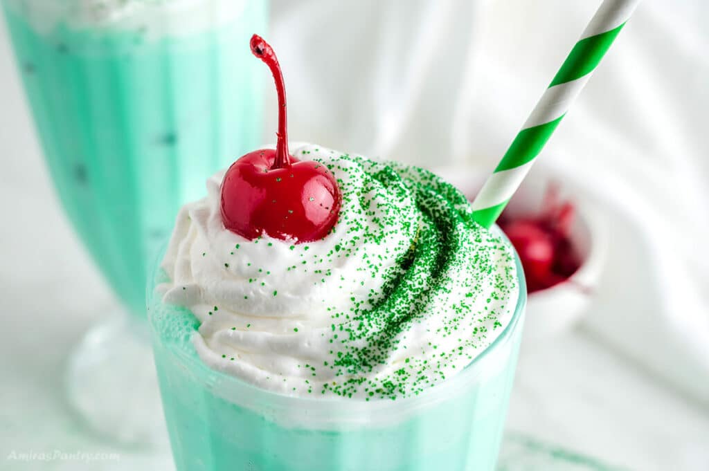 Homemade Shamrock Shake (McDonal's Copycat Recipe) - Amira's Pantry