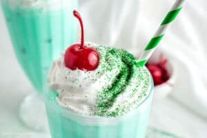 Homemade Shamrock Shake (McDonal's Copycat Recipe) - Amira's Pantry