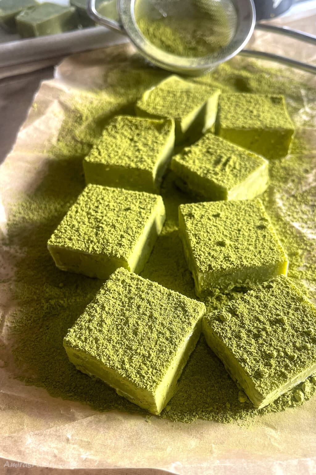 Matcha Chocolate Recipe (Easy Green Tea Treat) - Amira's Pantry