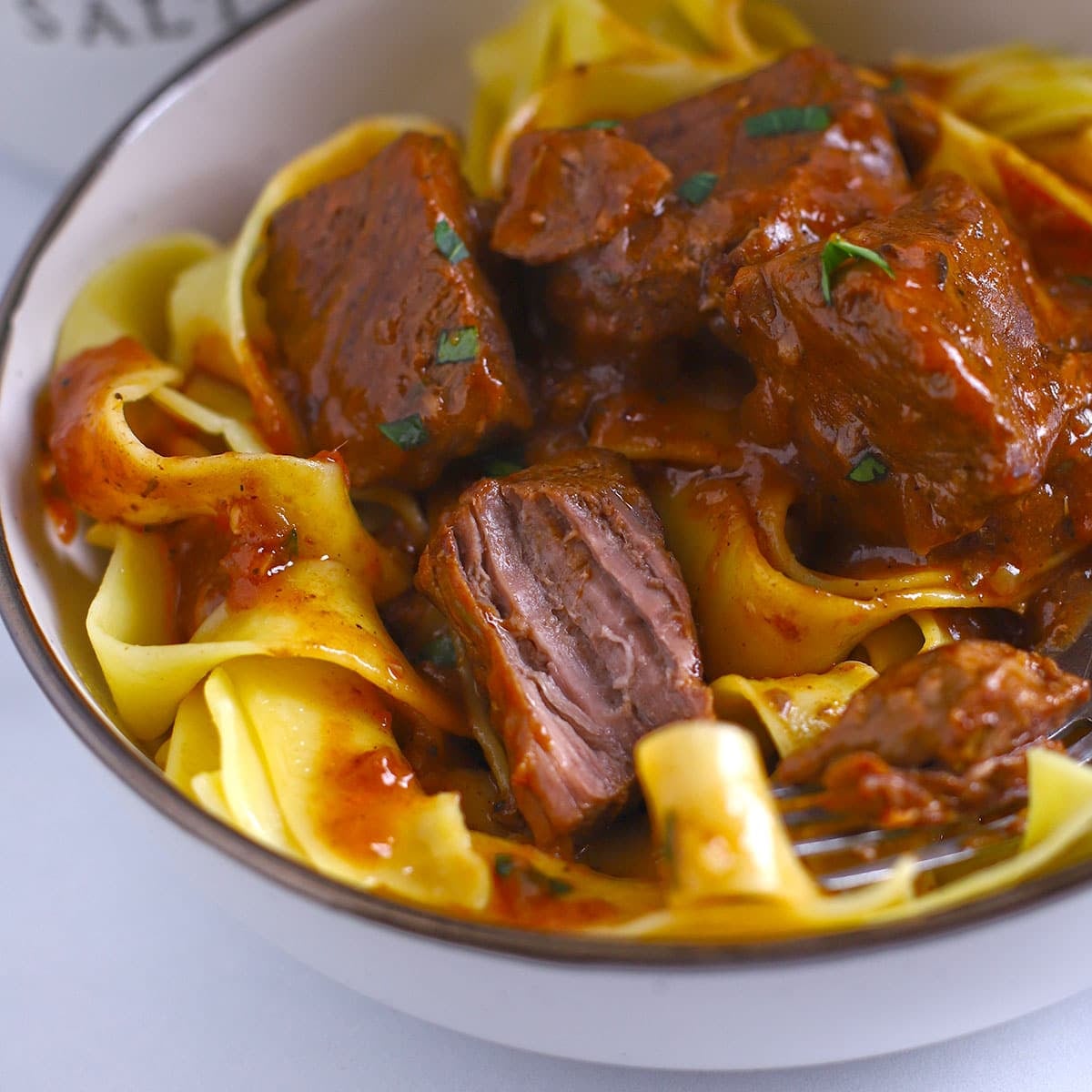 Slow Cooker Beef and Noodles Recipe (with Gravy) - Amira's Pantry