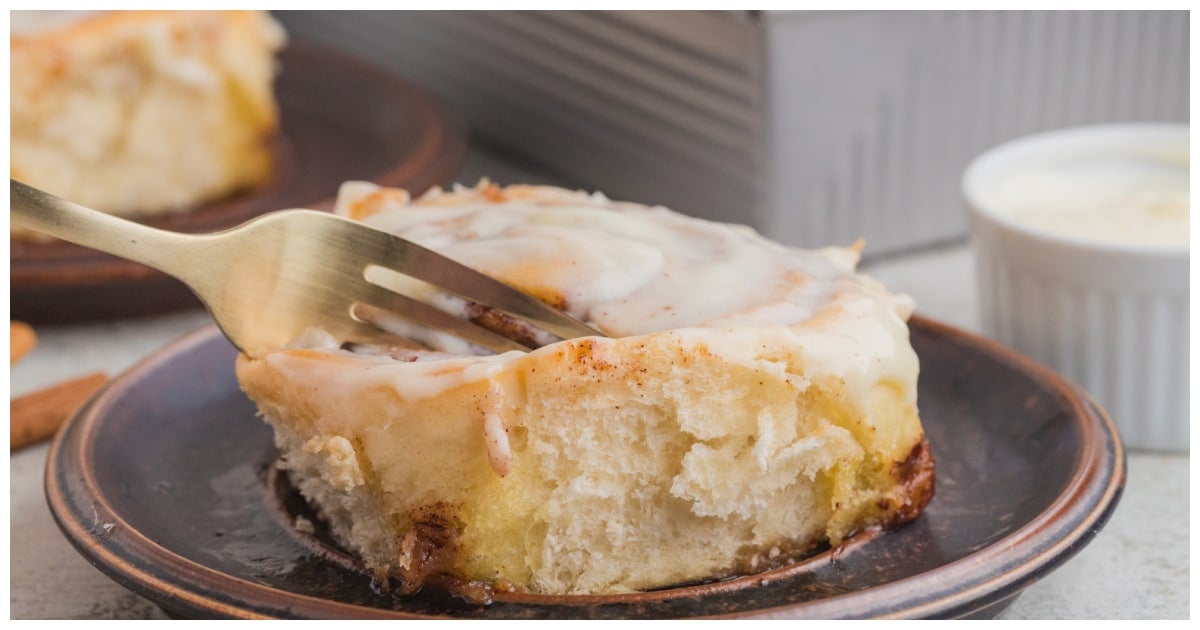 Cake Mix Cinnamon Rolls Recipe - Amira's Pantry